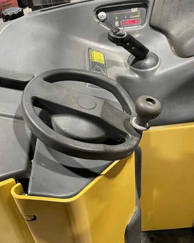 Chariot élévateur électrique Caterpillar Reach NRR30 » Forklift Plus