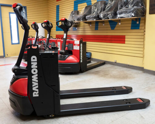 Raymond 8210 electric pallet truck 4500 lbs » Forklift Plus