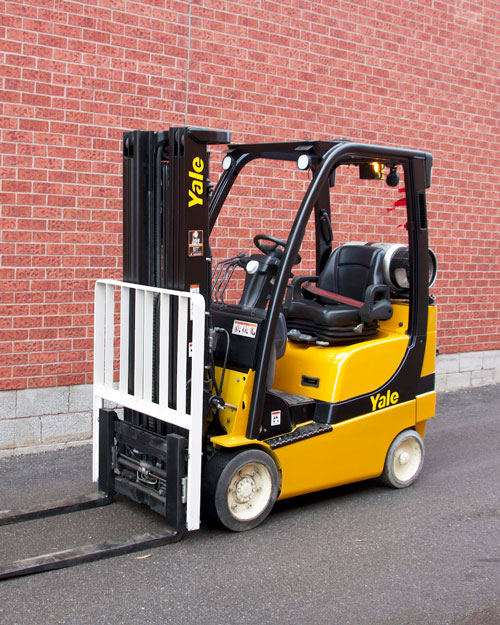 Raymond forklift EASI-R30TT reach stand-up - FORKLIFT PLUS