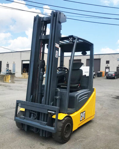 3 wheel Electric Forklift CAT 2ET4000 » Forklift Plus