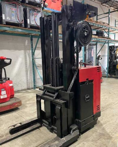 Raymond forklift EASI-R30TT reach stand-up - FORKLIFT PLUS