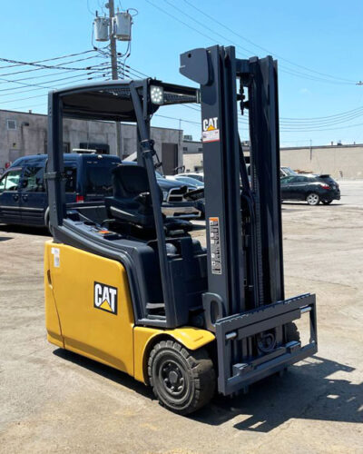 Electric Forklifts Montreal with the guaranty complete » Forklift Plus