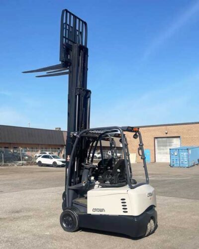 Chariot élévateur Crown SC5245-40 3 roues 4000 lbs » Forklift Plus